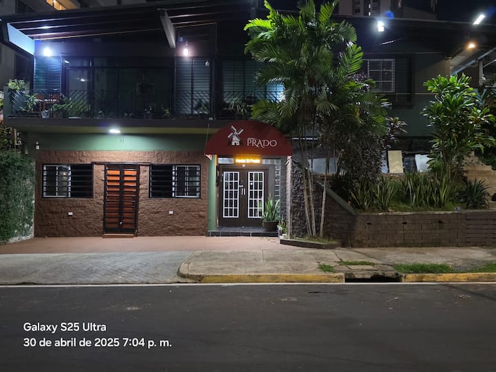 Hostal El Prado En El Cangrejo Suite - Panama City