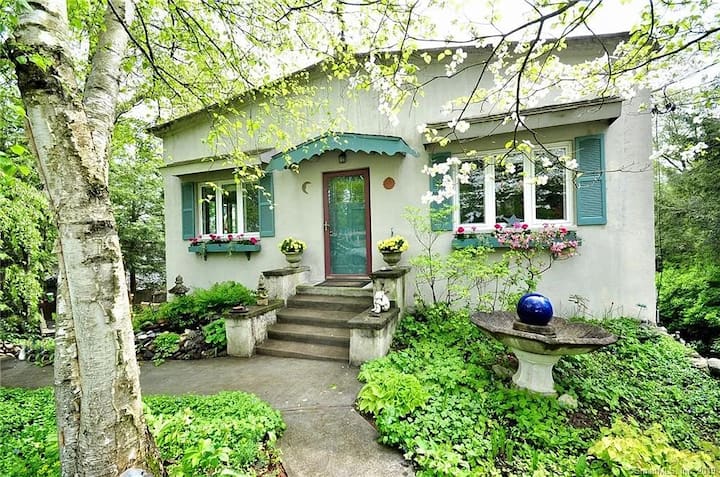Lake Candlewood Cottage - Brookfield, CT