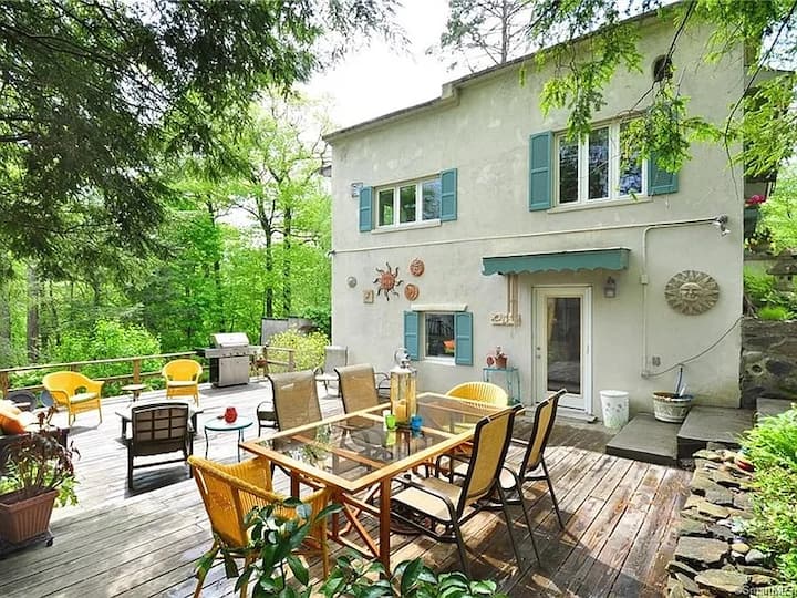Lakefront Garden Cottage - Squantz Pond, CT