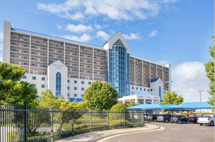 Trackside Retreat: Speedway-condo! Prime Views! - Roanoke, TX