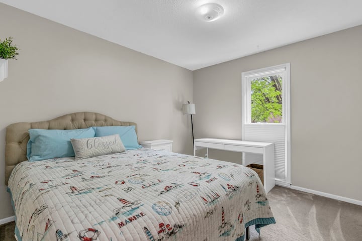 Private Room In Lenexa - 106sqft - Kansas City, MO