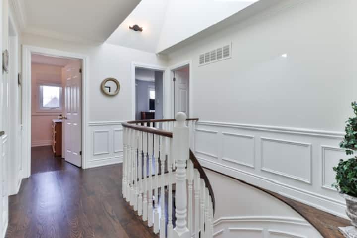 Caroline's Venetian Villa Escape - Milton