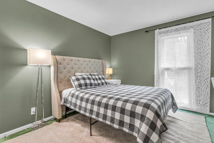 Private Room In Lenexa - 127sqft - Overland Park, KS