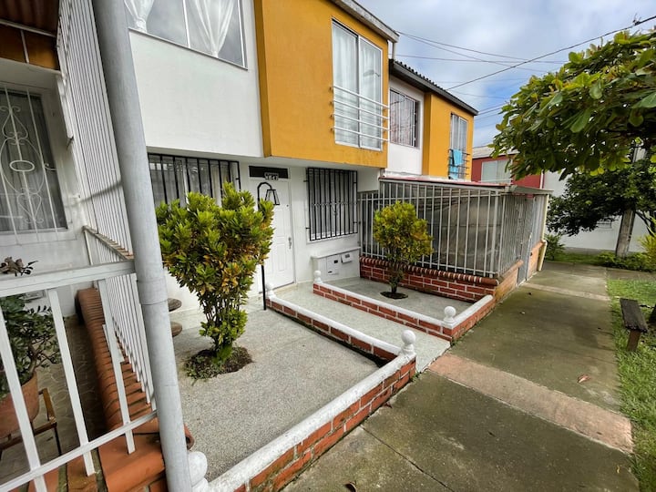 Casa Familiar Amoblada Cerca A El Aeropuerto. - Pereira