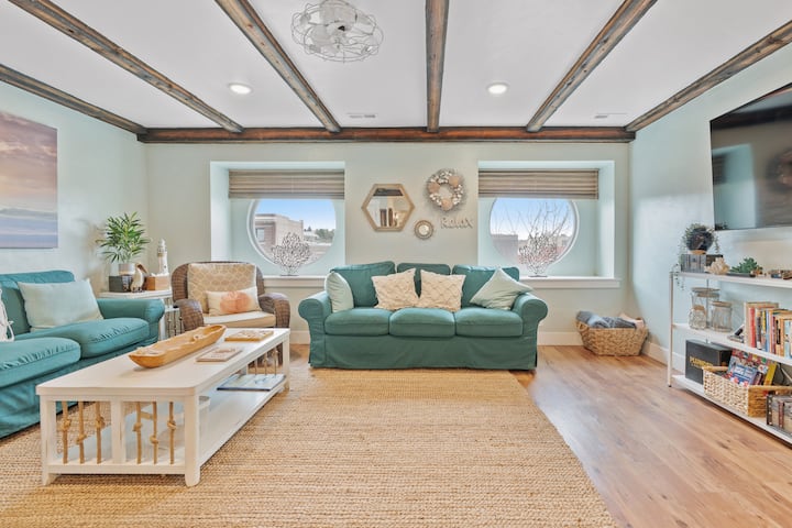 Ocean-themed Getaway In Downtown Rexburg-sleeps 12 - Rexburg, ID