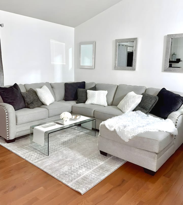 West Omaha Stay - Gretna, NE