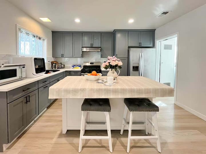 The Sunny Stay In North Hills - Los Angeles, CA