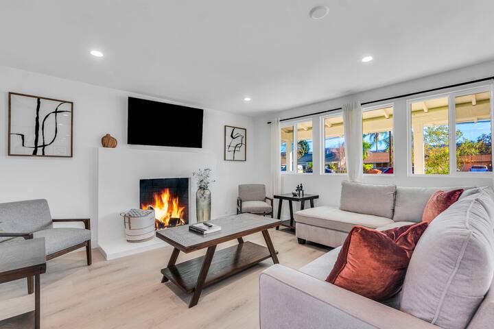 Stylish 3br House W/ Spacious Private Backyard - Thousand Oaks, CA