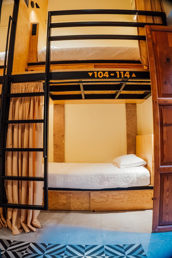 ¡Tu Cama Con Wifi, Cocina Y Espacio Para Trabajar! - Leon
