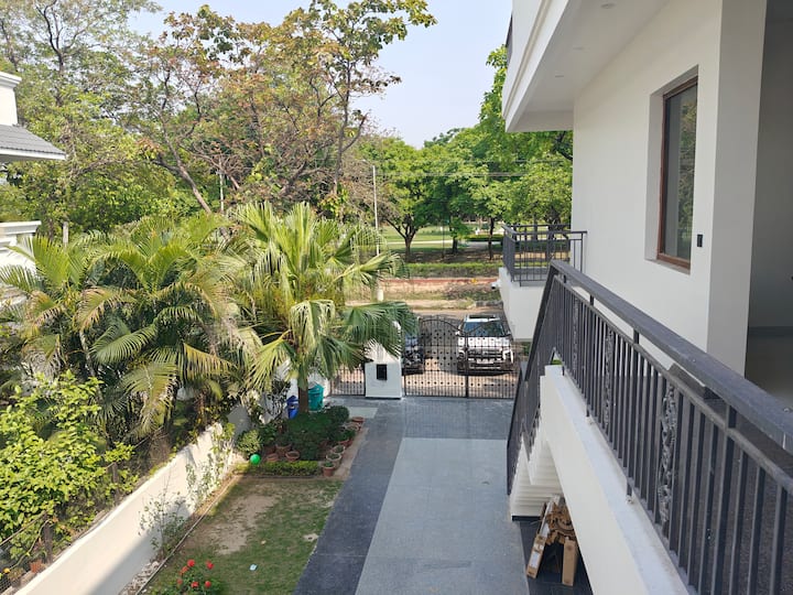 The Mango Grove Retreat-independent Serenity Suite - Chandigarh