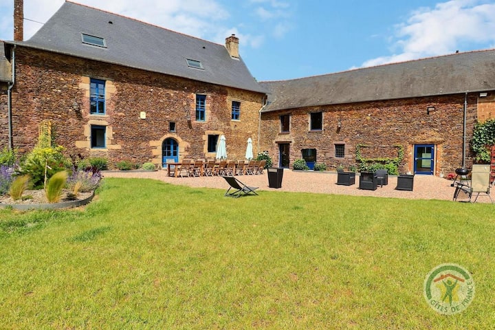 Grand Gîte Avec Piscine - La forêt de Brocéliande