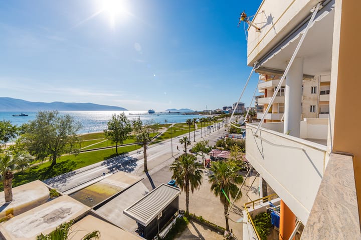 Beachfront Apartment - Near Beach & City - Vlorë
