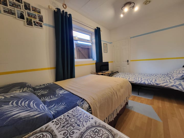 Economy Double/triple Family - Highcliffe