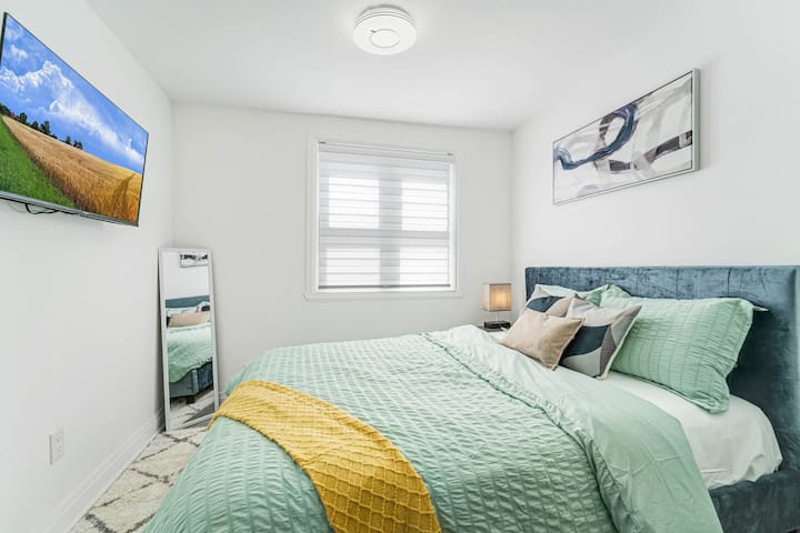 Economy King: Modern 2b/1b, Kitchen, Parking! - Cornwall