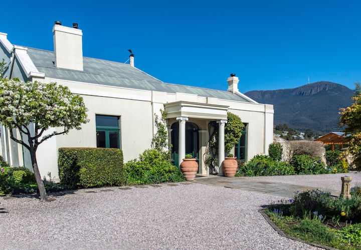 Islington Luxury: The Loft Suite - Hobart