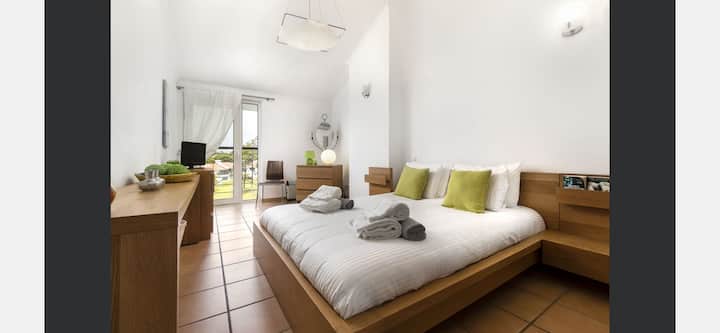 Family Haven With Heated Pool & Sunset Views - Quarteira