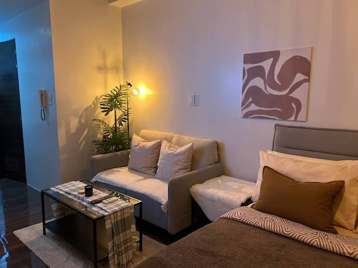 Makati Center Unit | Netflix, Wifi, Near Greenbelt - Manila