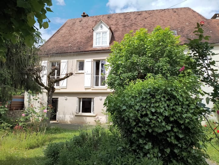 Charmante Maison De Centre Bourg Avec Jardin - Martel