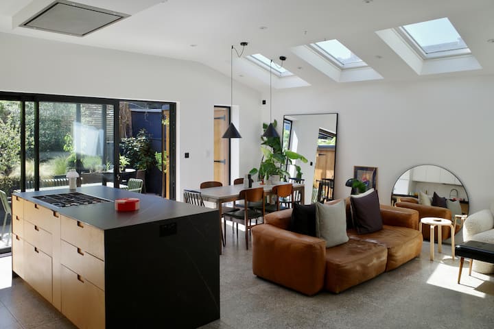 Stylish Flat &Outdoor Space - London