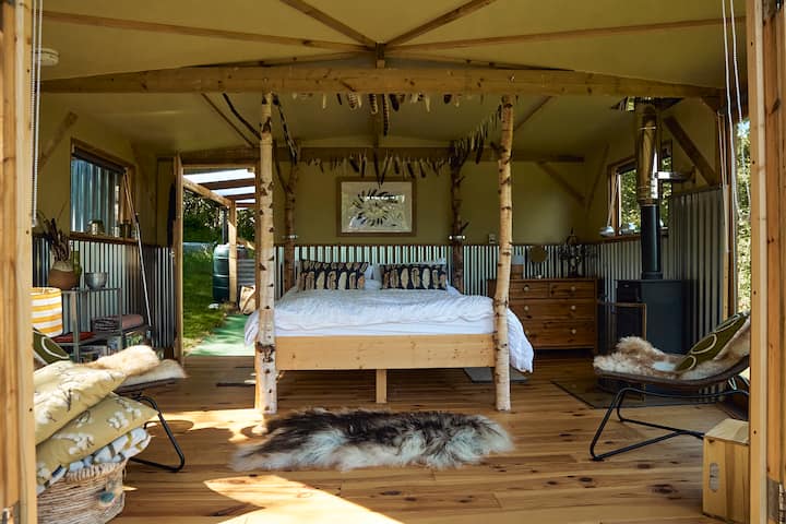 Featheroo
Magical Glamping - Wales