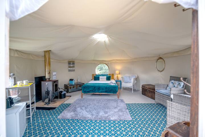 Stunning Yurt Set Within 30 Acres Of Parkland - Ringwood