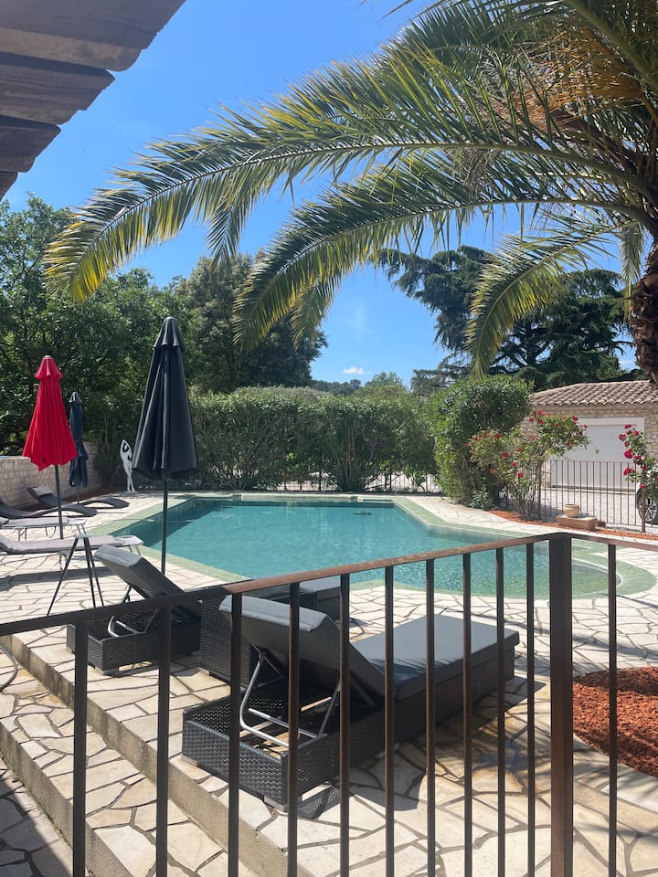 En Provence Proche D Uzes Avignon
Spa - Piscine - Saint-Laurent-des-Arbres