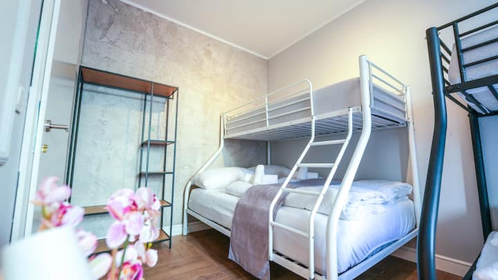 Modern Quad Bed Room | Short Residence Hostel - Wenen