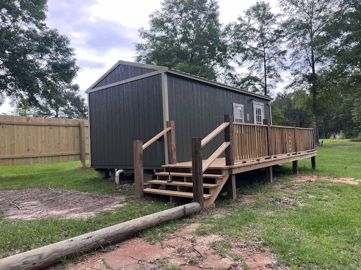 Bungalow/guesthouse In Woods - フォレスト, MS