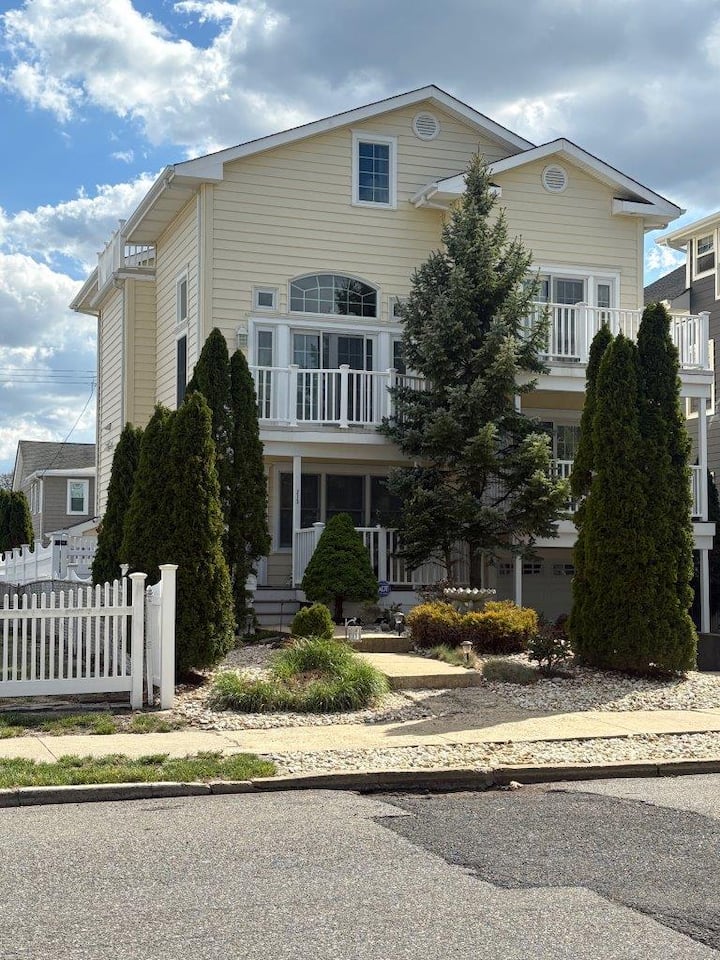 Ocean Breeze 1br Apt-block To Beach - Spring Lake, NJ