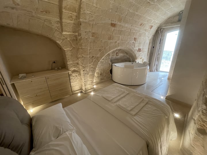 Suite Ii Al Piano Terra Con Jacuzzi E Bagno - Monopoli