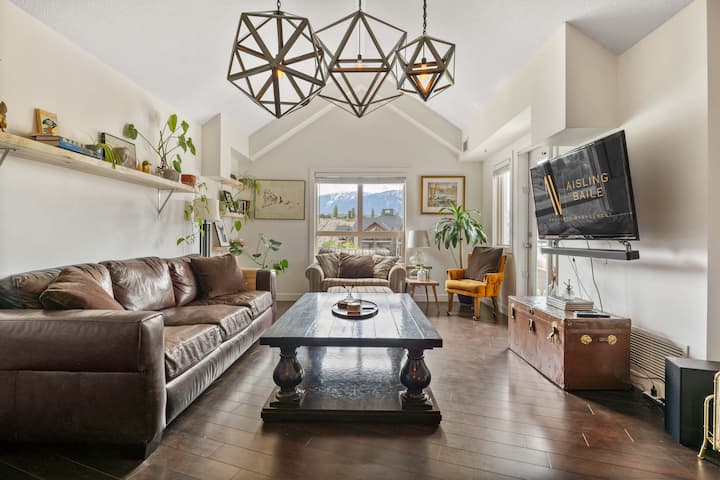 Vintage Retreat | Outdoor Pool & Hot Tub | Central - 인버미어