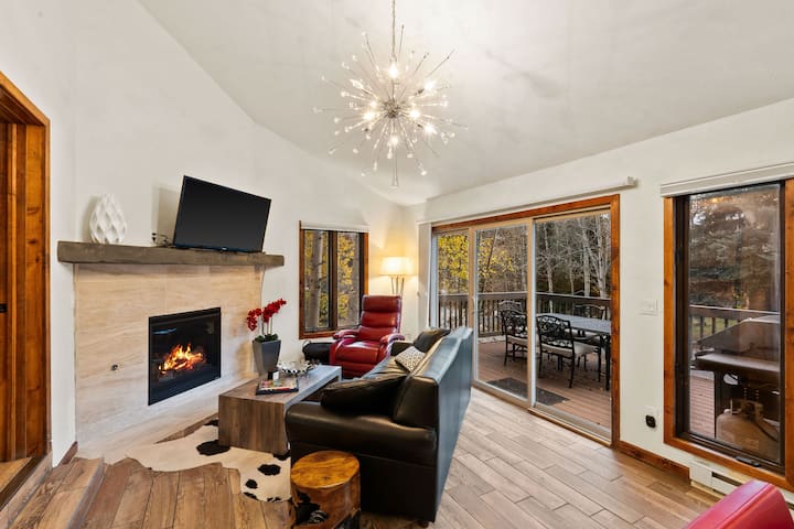 Cozy Modern Vail Mountain House - Vail, CO