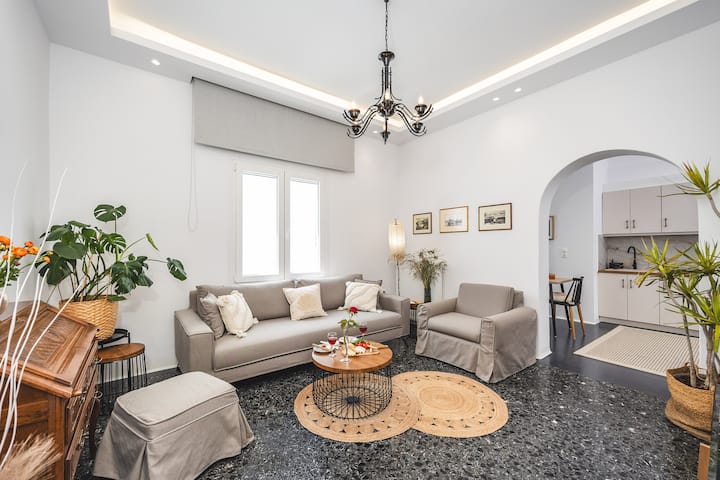 Spacious 2br Flat | City Core - Naxos