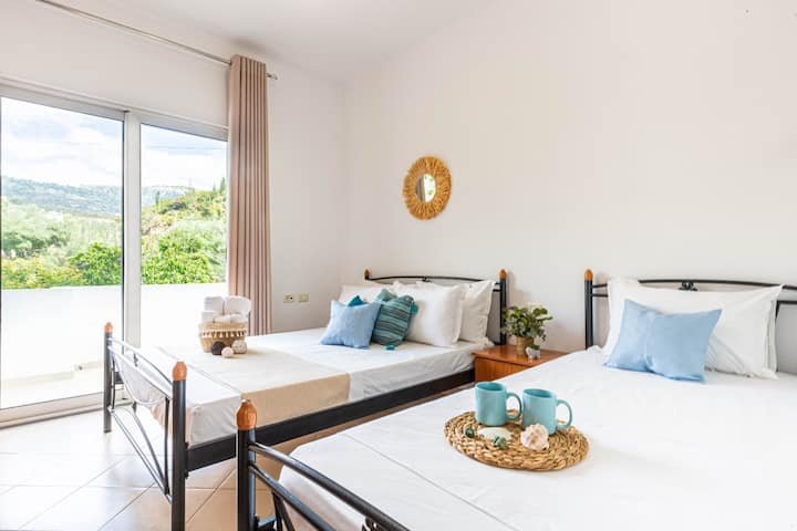 Zoe's 1 | Bright Ap W Parking, Kitchen &  Balcony - Himarë