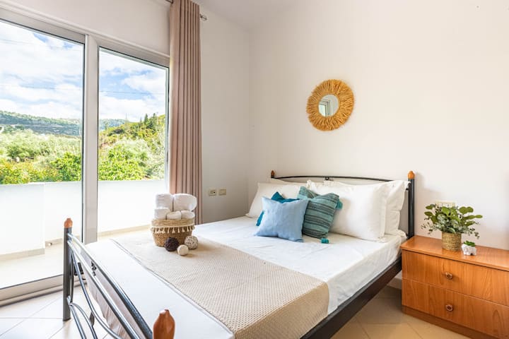 Zoe's 1 | Bright Ap, Kitchen & Balcony - Himarë