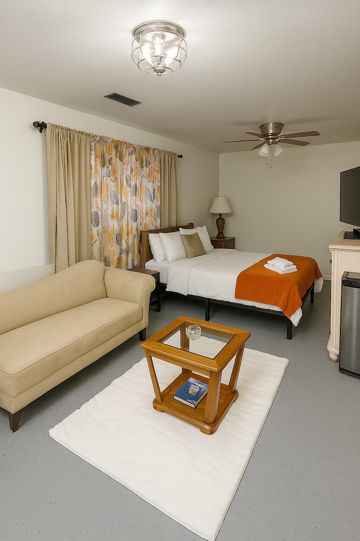 Guest Suite | Private Entrance & Full Amenities - Anchorage