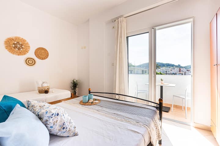 Zoe's 8 | 1br Ap W Parking, Kitchen & Balcony - Himarë