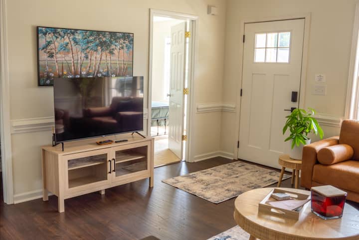 Peaceful Modern Home, Quiet Cul-de-sac Near I-26 - Lake Bowen, SC