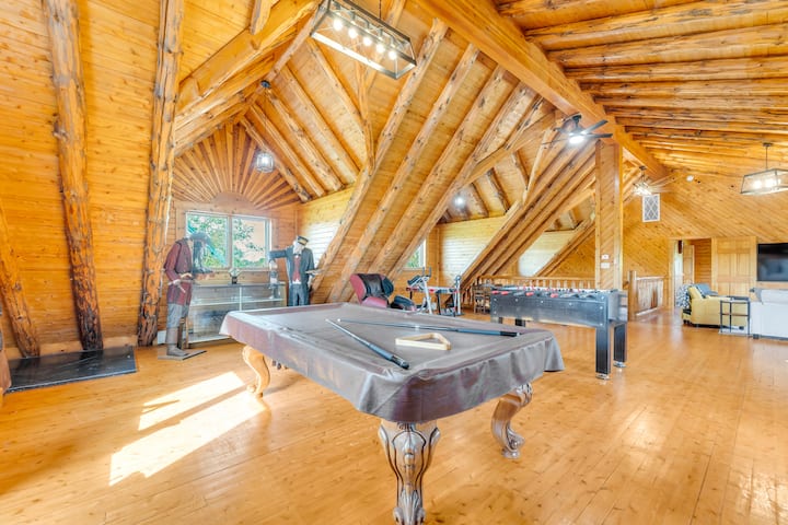 The Great Medina Cabin -Sleep 16 - Litchfield, OH