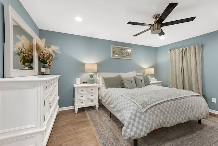 Chic, Cozy Sandy Springs Retreat - Roswell, GA