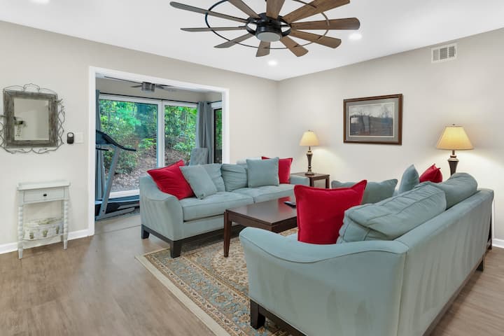 Chic, Cozy Sandy Springs Retreat - Dunwoody, GA