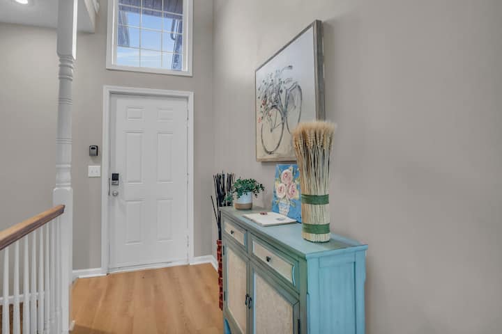 Modern 3br Retreat W/ Patio, Garage & Global Match - Kansas City, KS