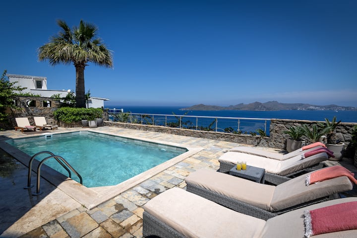 Ruime Familievilla Met  Prachtig Zeezicht - Yalıkavak