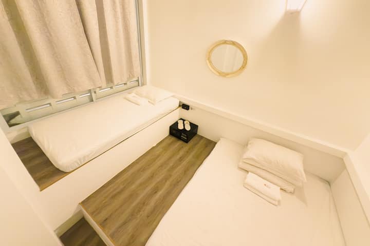 Twin Bed Room W Shared Bathroom - Singapur