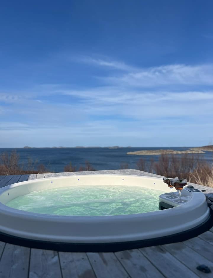 Fosen Gem With Panoramic View, Fireplace & Hot Tub - Norway