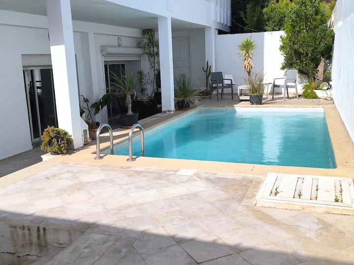 Villa à Gammarth Avec Parking Et Piscine Privée - La Marsa