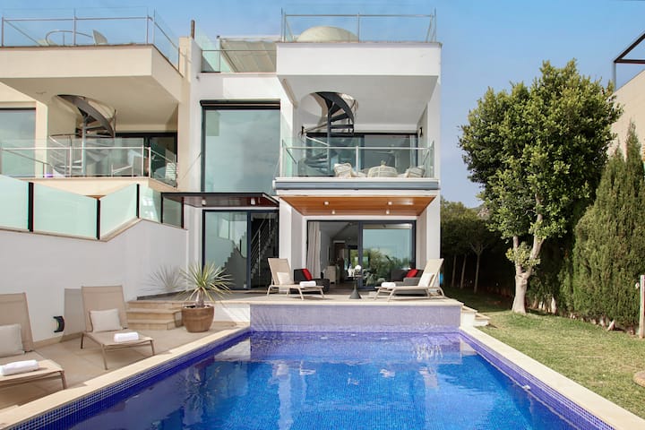 Stylish Villa, Sea Views & Private Pool, Near Golf - Alcúdia