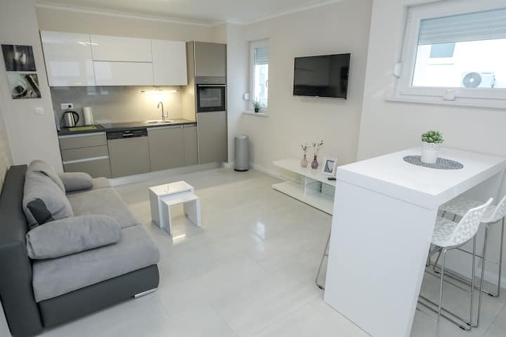 Holiday Home Tomana B With Private Jaccuzi For 18 - Novalja
