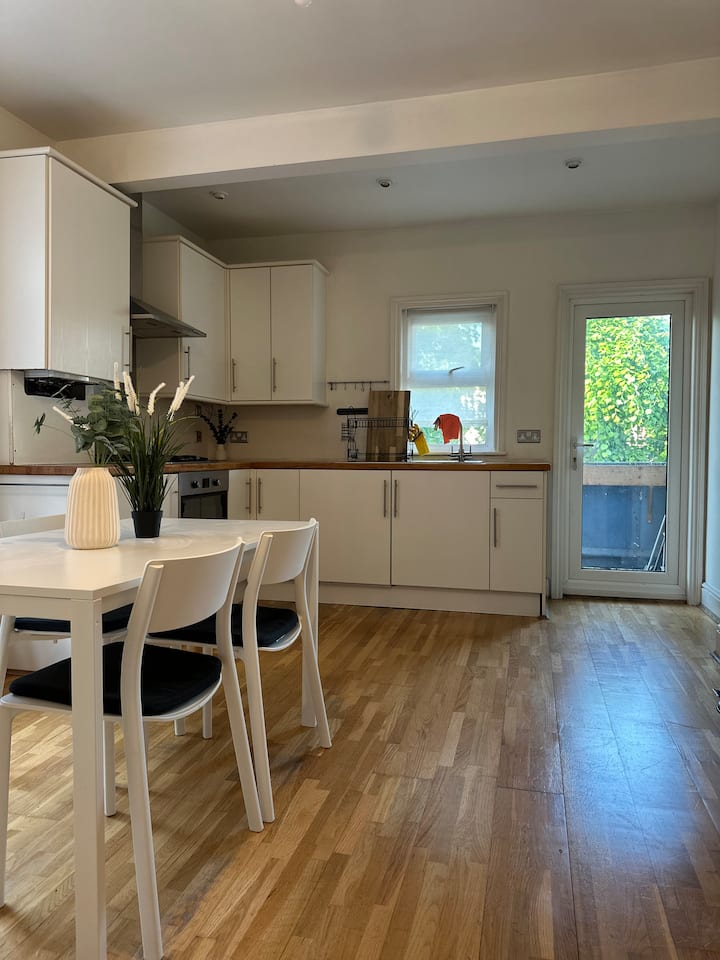 One Bed Flat, With Additional Sofa Bed - Epsom