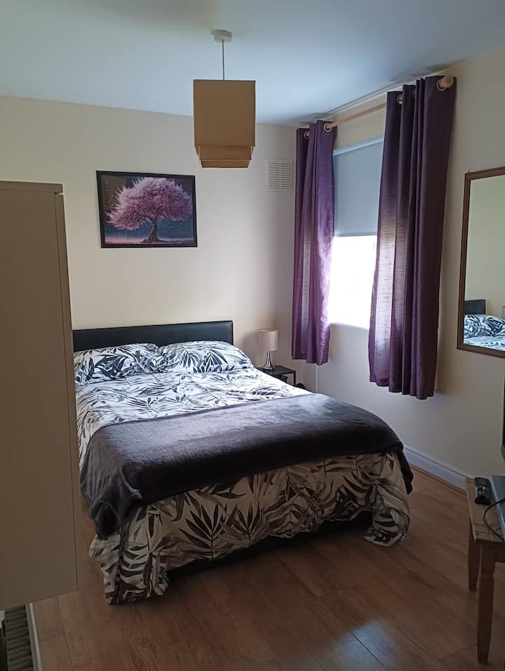 Spacious Double Room Near Dublin Airport - Donabate